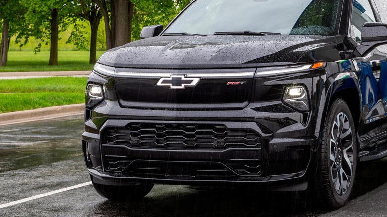 Il cosplay di Momo Ayase da DanDaDan di ellychan96 colpisce nel segno