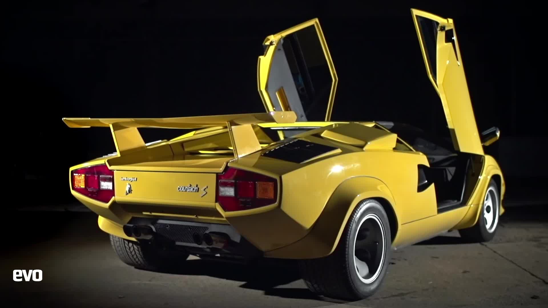 Porsche Taycan Turbo S vs. Lamborghini Countach LP 400 S