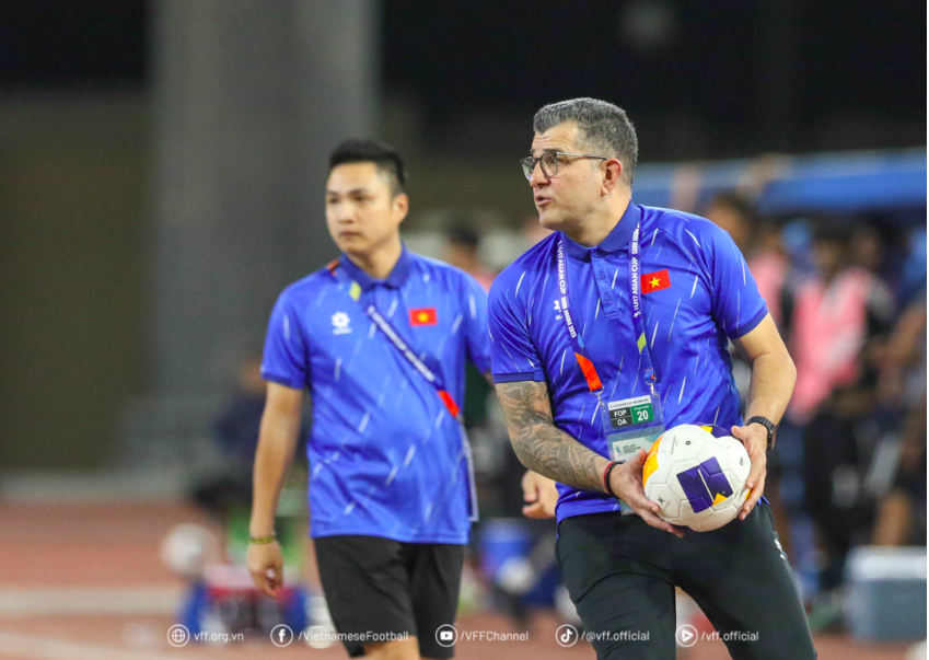 HLV Cristiano Roland tự hào về tinh thần và sự trưởng thành của U17 ...