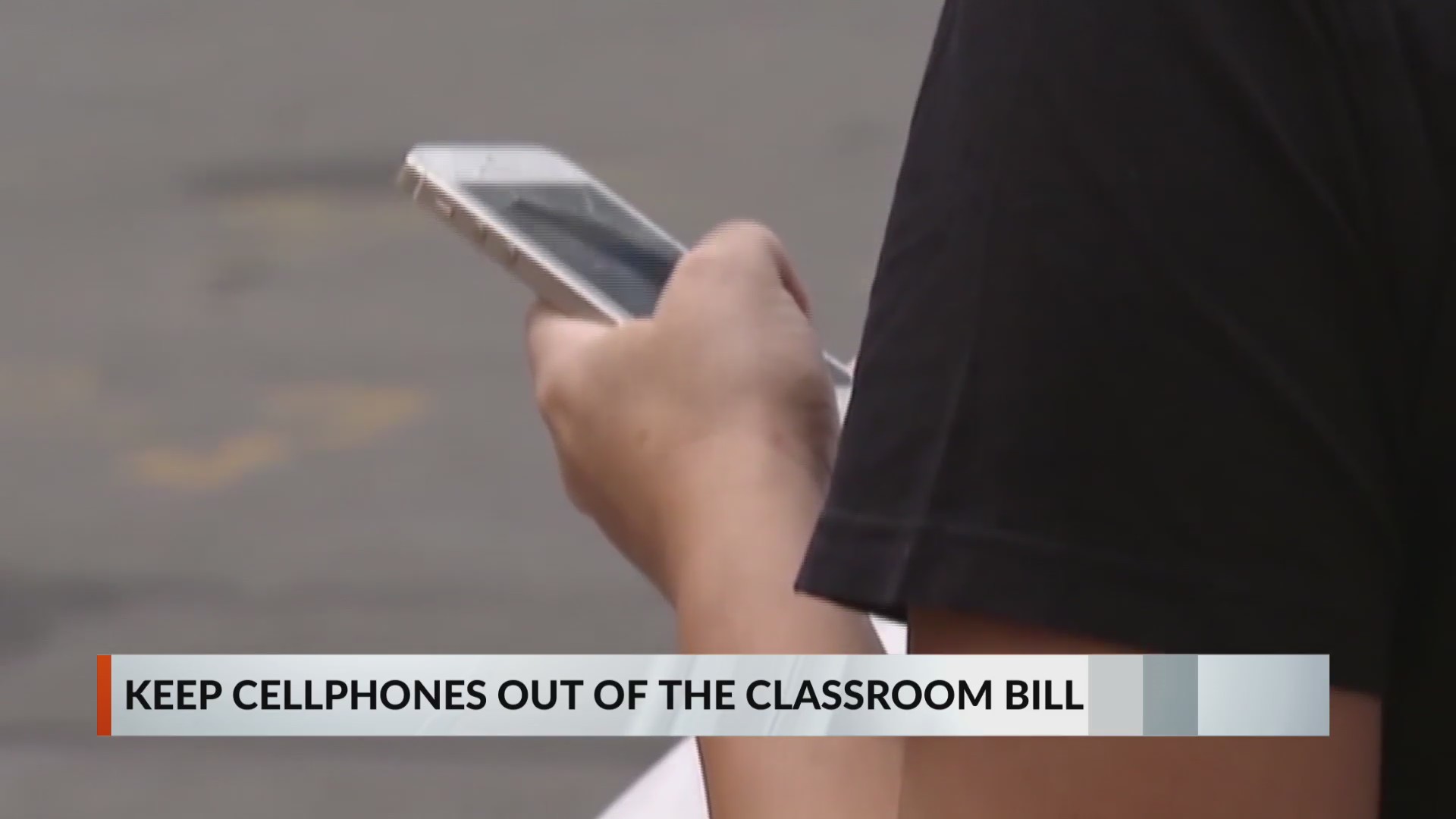 Bill to block cell phone usage in Illinois classrooms passes Senate