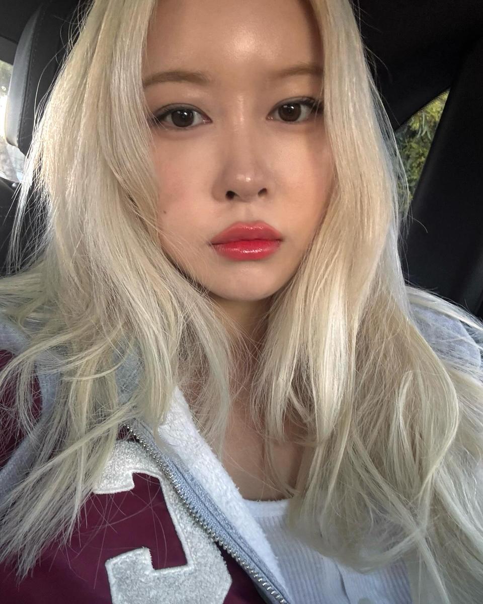 우주소녀 다영, 금발·레드 립 근황이 주목받은 이유입니다…SNS 게시물부터 브랜드 협업 소식까지 정리합니다 – 라이브이슈KR