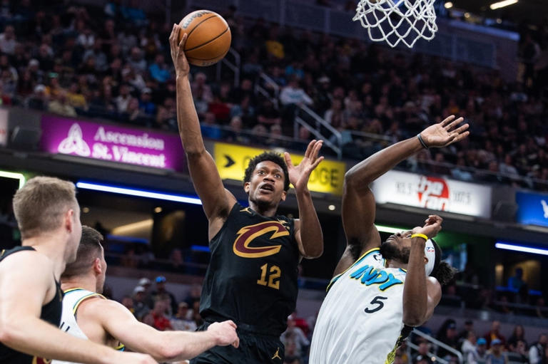 Pacers edge undermanned Cavs, secure home-court advantage