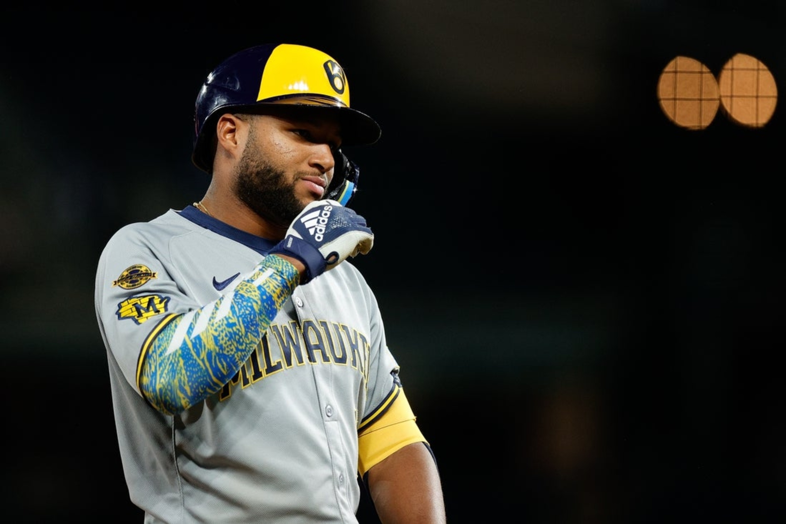 Hot hitters square off as Brewers visit Diamondbacks