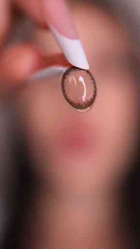 How to Apply Lenses with XXL Nails