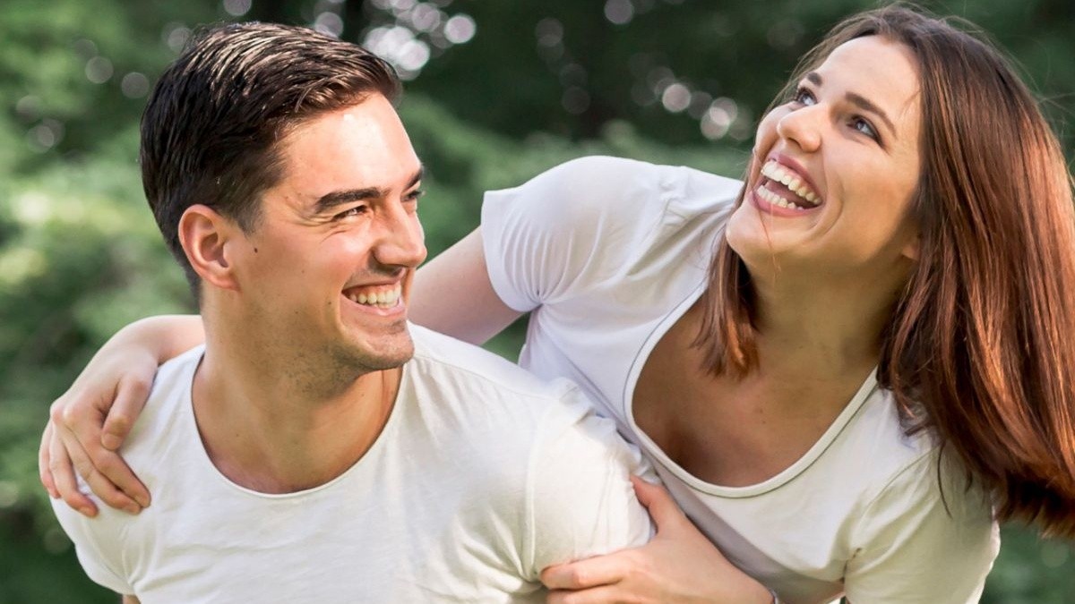 How a Man Acts When He's Truly Happy in a Relationship