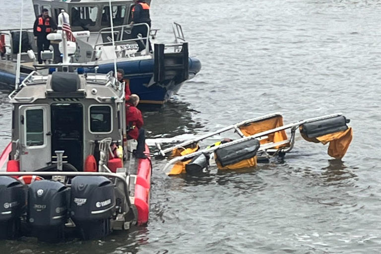 Six dead, including 3 kids, after helicopter crashes into NYC’s Hudson ...