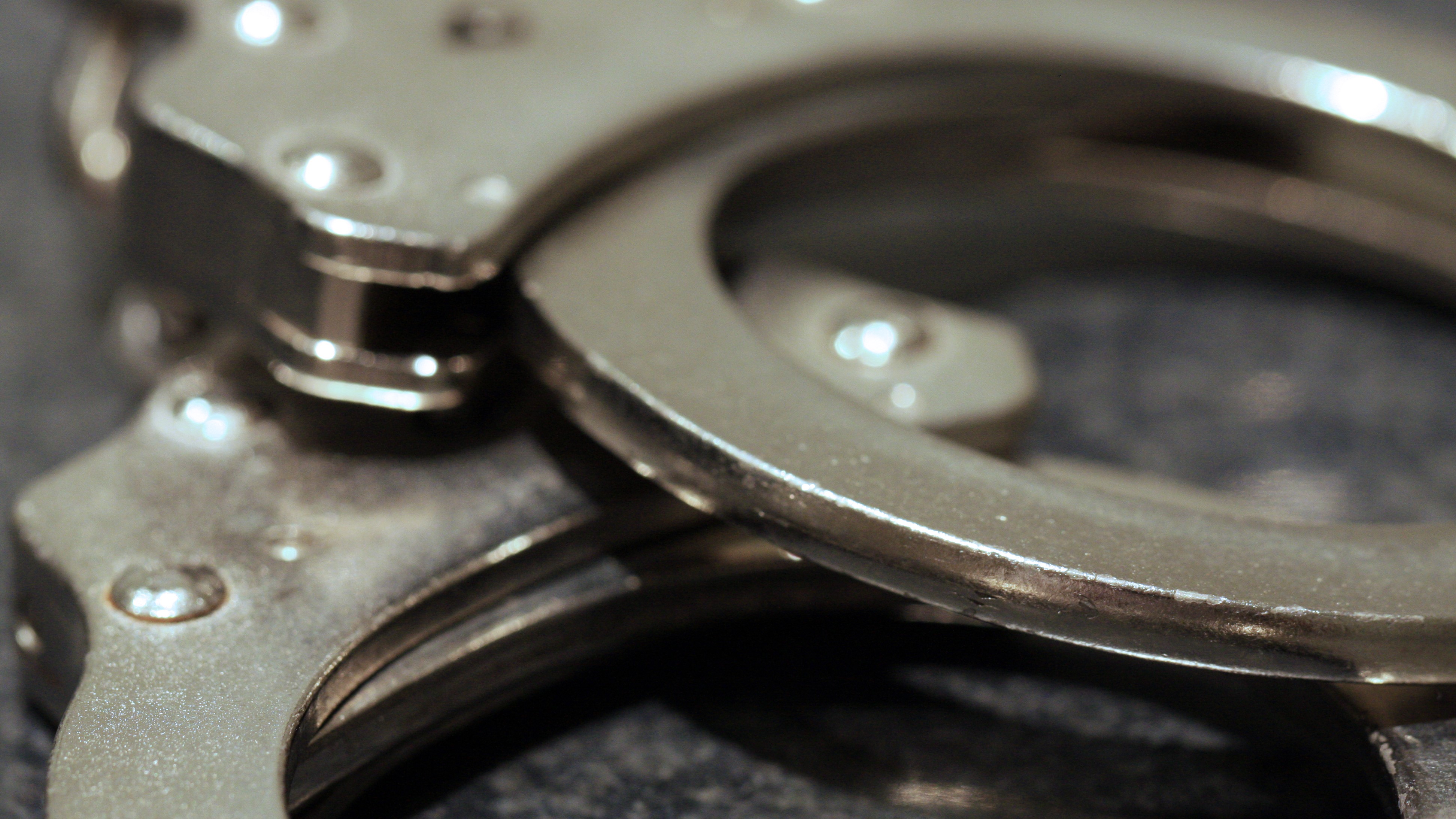 Maestro de educación física de Mass. arrestado por posesión de imágenes de abuso sexual infantil