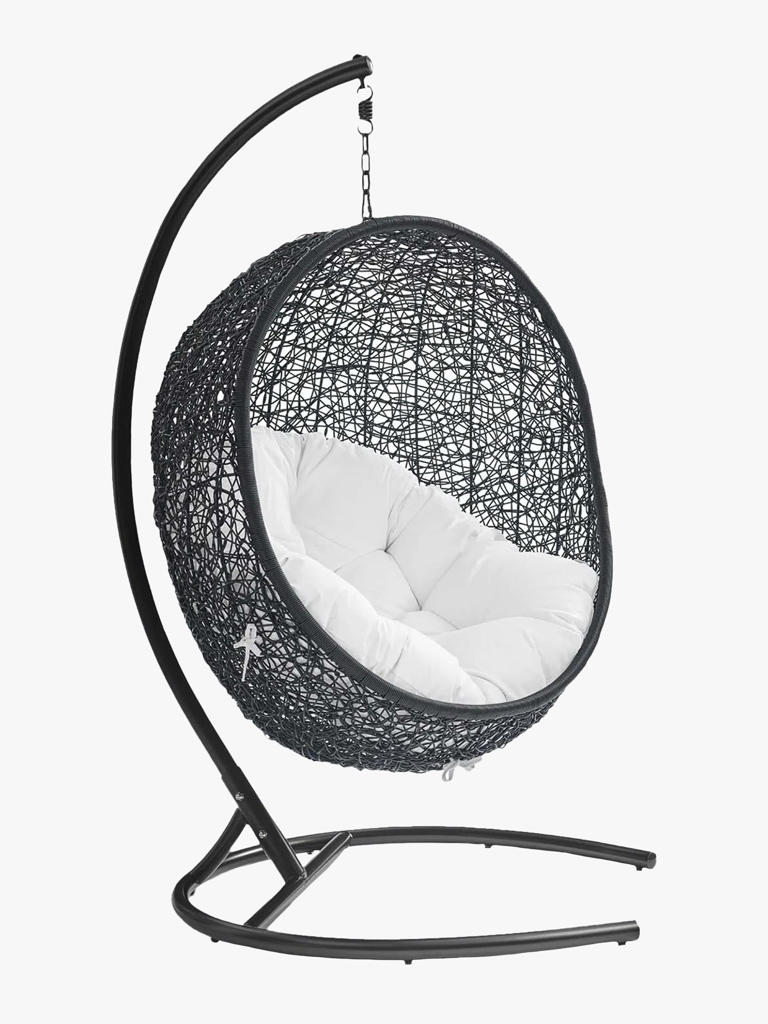 Hanging Chairs Are the Ideal Spring Seating
