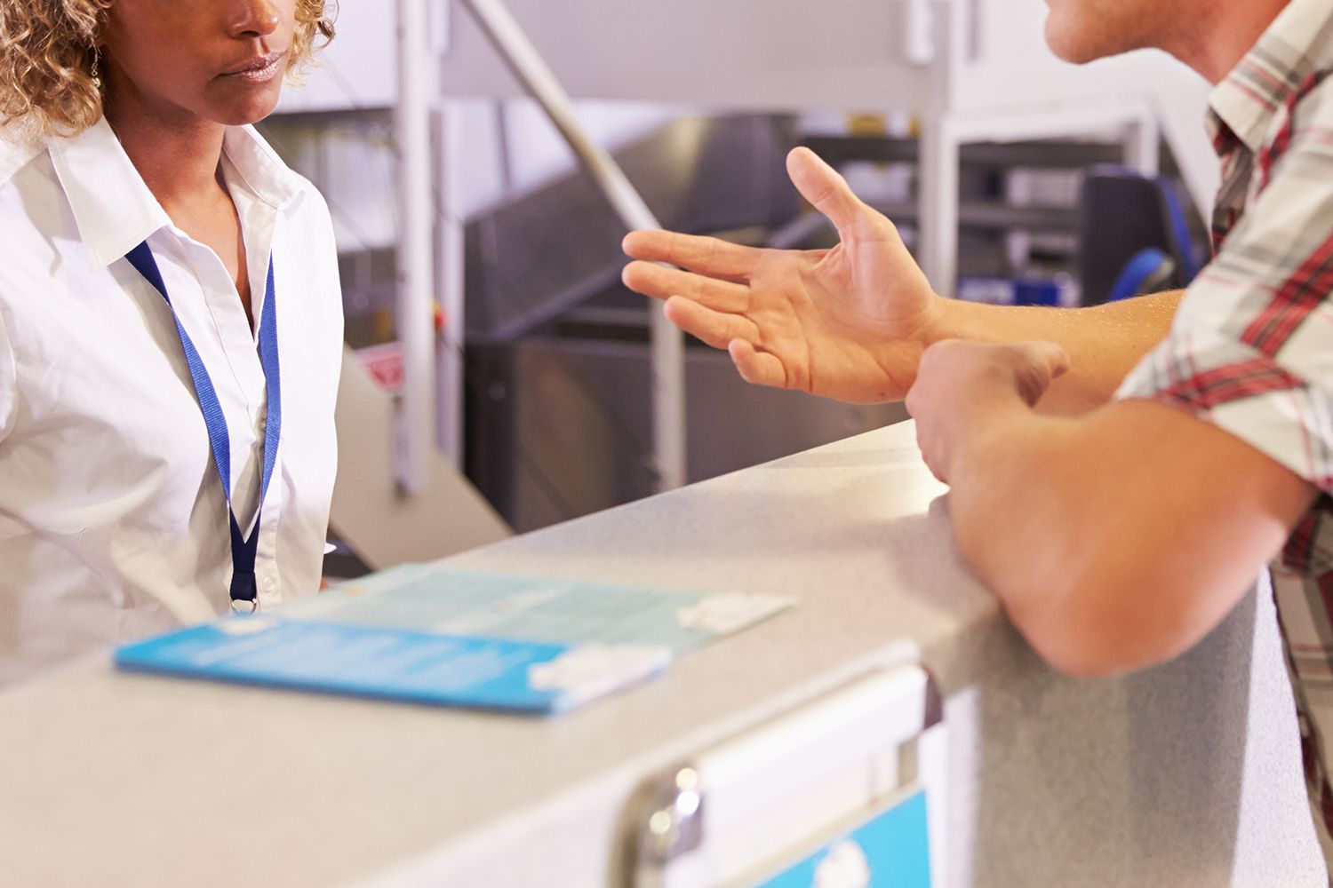 American Airlines Gate Agent Goes Viral for Pointed Warning to ...