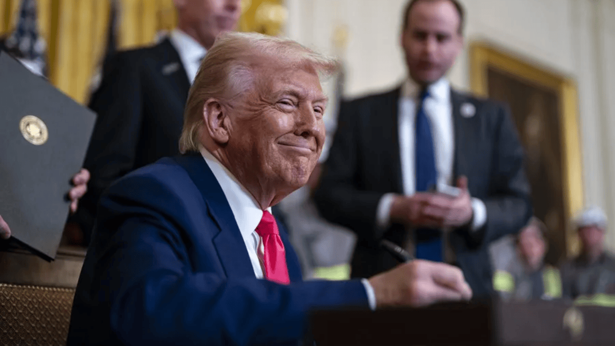 Donald Trump se burla de los países que buscan negociar aranceles con USA