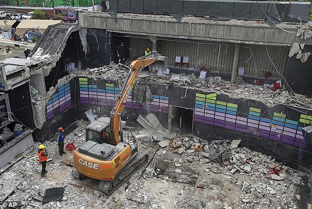 Video shows security guard's warning over impending nightclub collapse