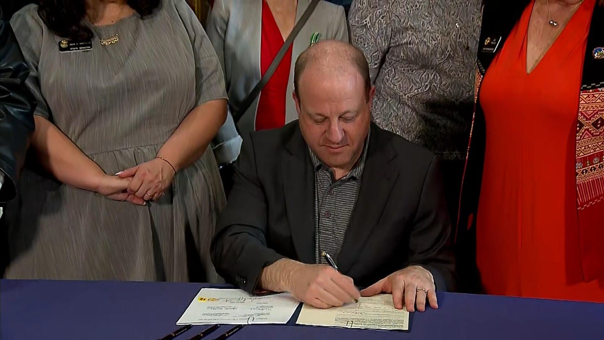 Colorado governor signs restrictive gun bill into law