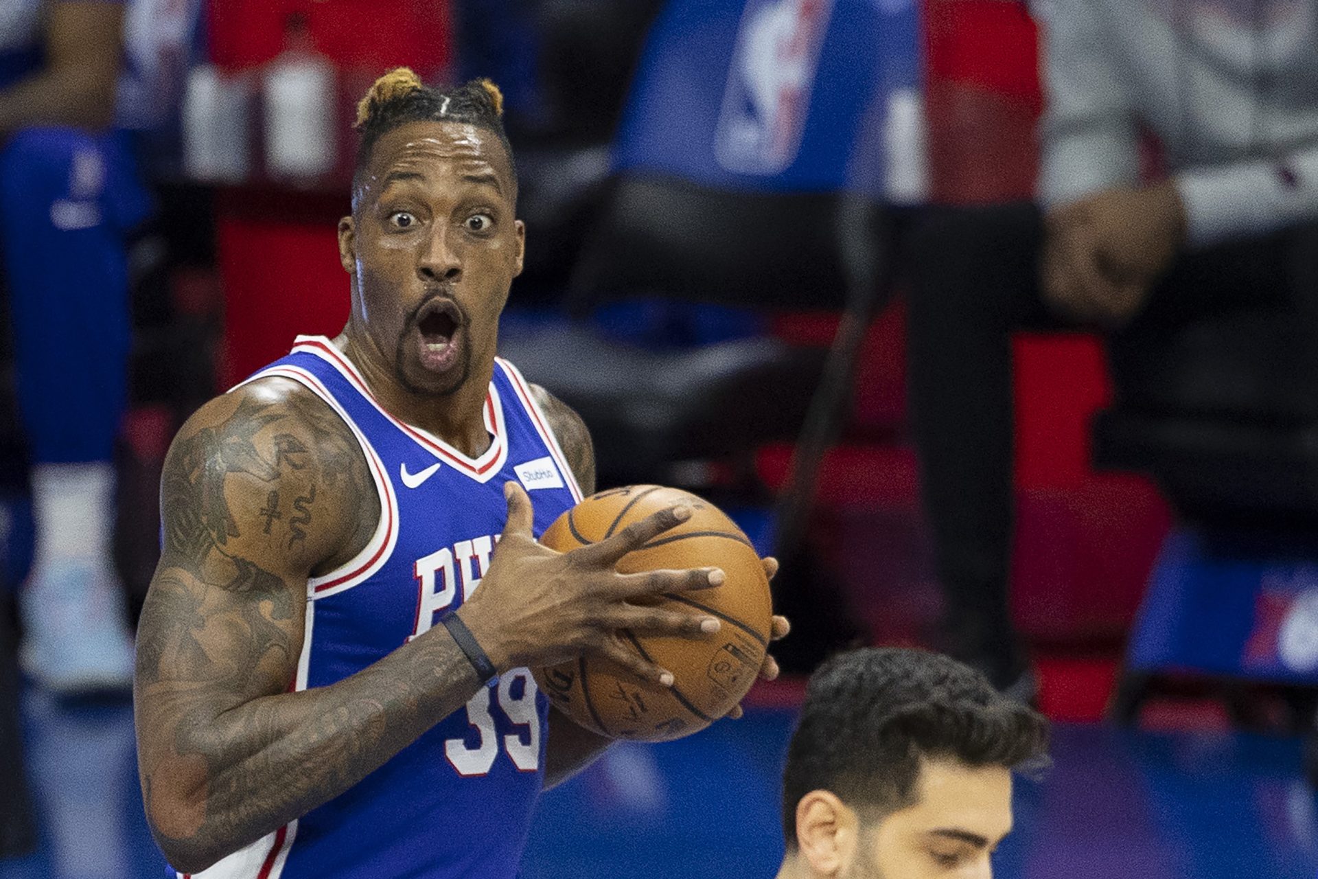 Shaquille O’Neal Ends Dwight Howard Beef With Stunning Gesture