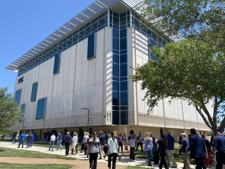 Views, sculptures, study spaces: Del Mar College unveils 'crown jewel ...