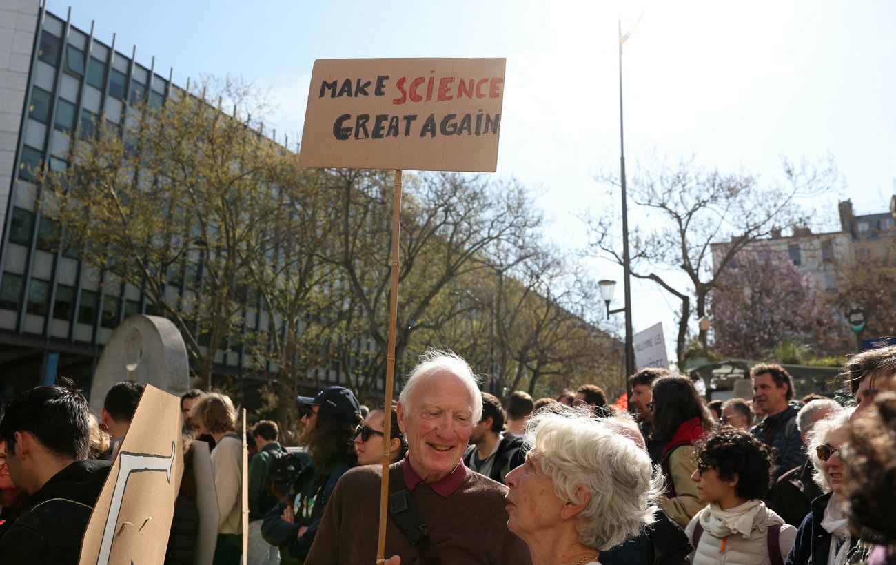 Scientists pull evolution study over fears of deportation and political ...