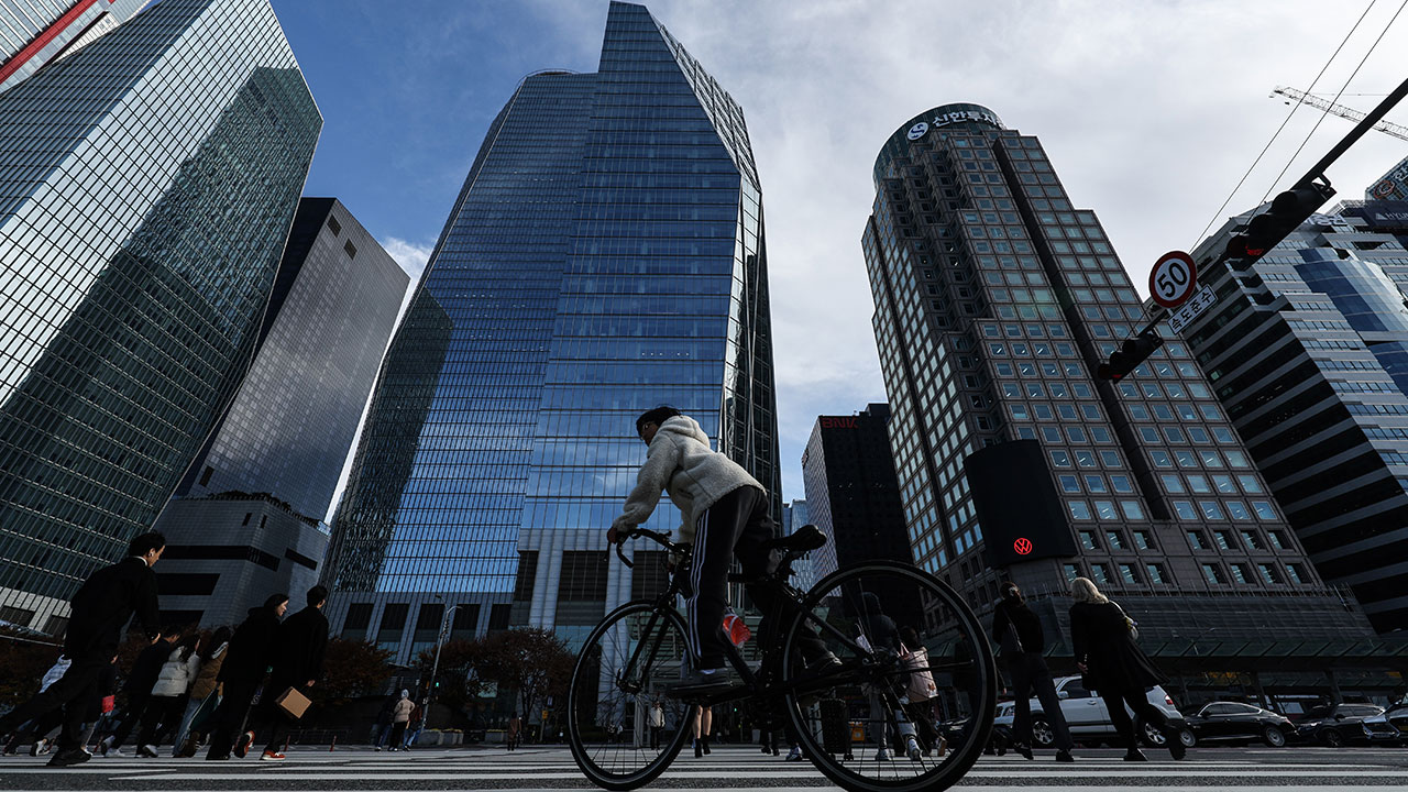 서울, 세계 부자도시 순위 '뚝'…"많은 고액 자산가가 나라 밖으로 빠져나갔다"