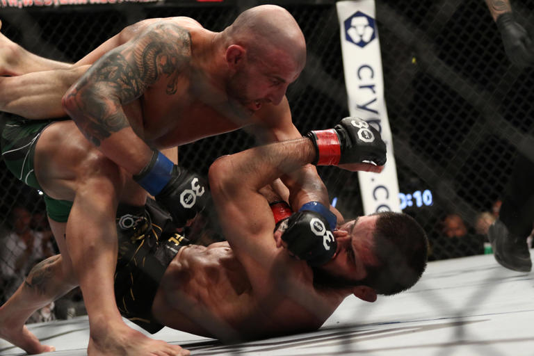 Alexander Volkanovski vs. Diego Lopes prediction, pick: Does legend ...