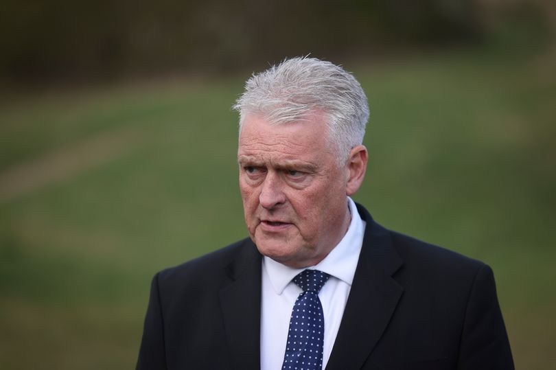 Mansfield MP blocks Lee Anderson on social media amid pothole row