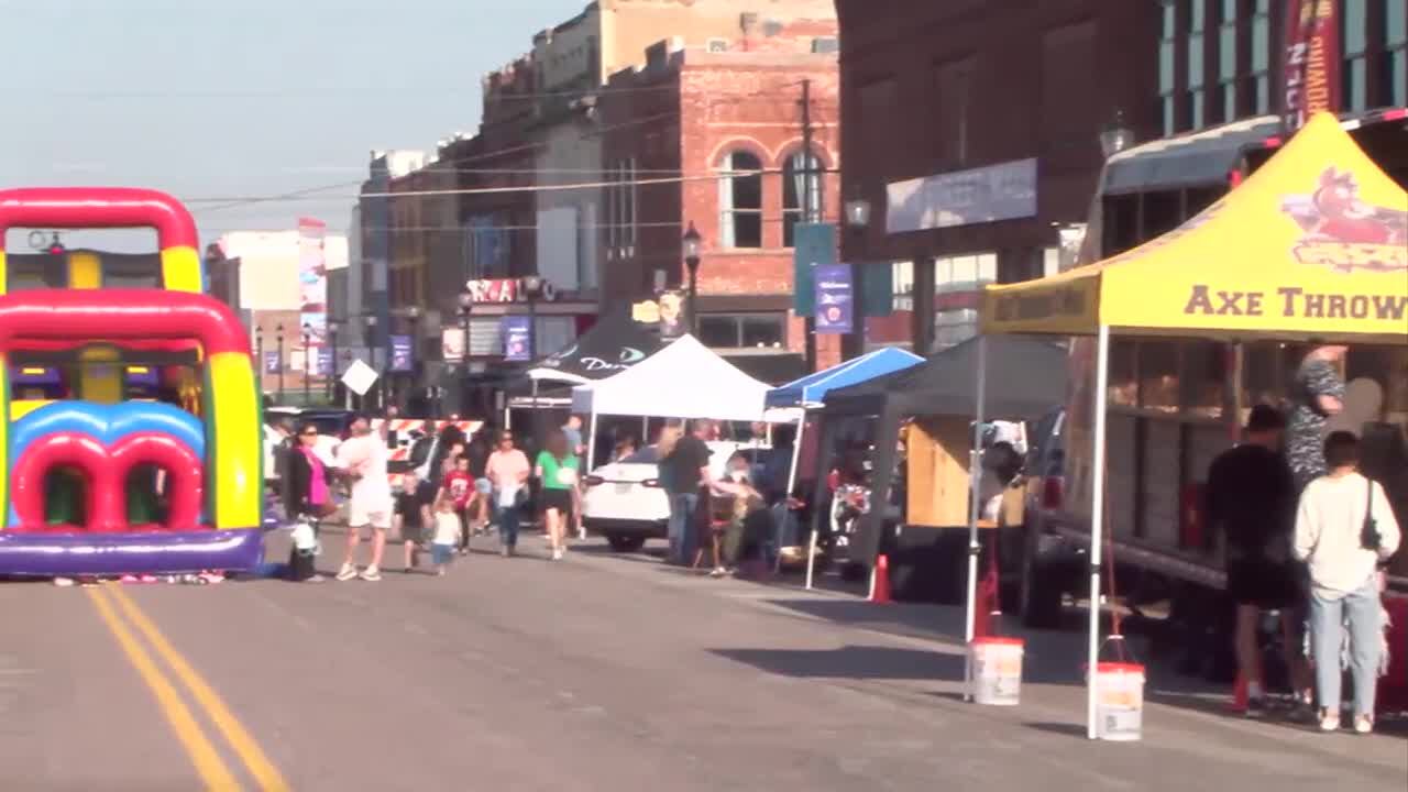Denison residents celebrate award at downtown block party