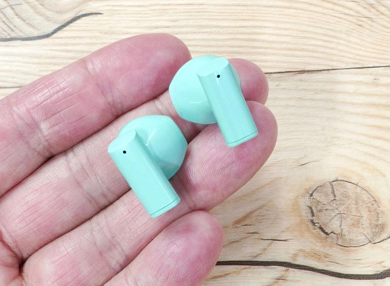 ダイソーで1,100円のワイヤレスイヤホン「TWS005(micro)」はカラバリ豊富！ でも音質はどうなの？