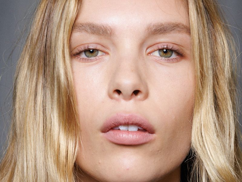 Softe Raffinesse: Almond Milk Blonde verleiht blondem Haar eine cremige ...