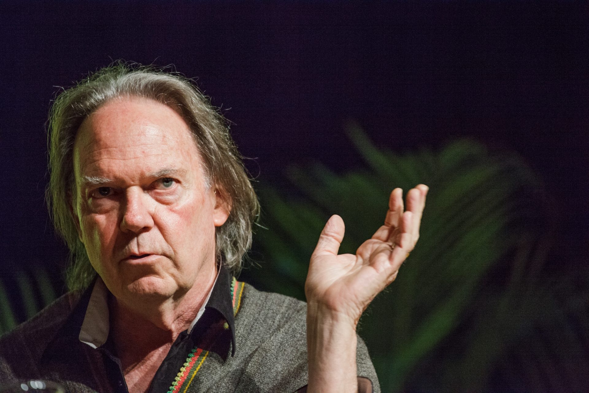 Neil Young, bientôt interdit de séjour aux États-Unis pour avoir ...