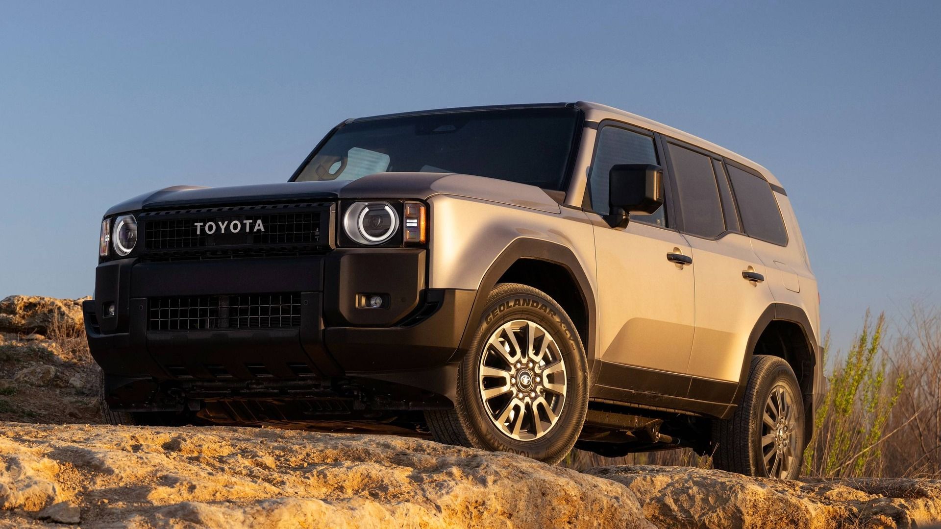 Best Four-Wheel-Drive SUVs of 2025 | 4x4 SUVs Rated | CarBuzz