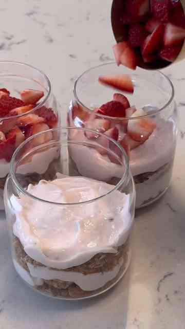 Make These Delicious Purely Elizabeth Strawberry Granola Pots With Me