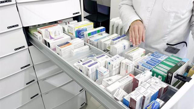¿Qué es mejor, tomar los medicamentos en ayunas o con alimentos? El ...