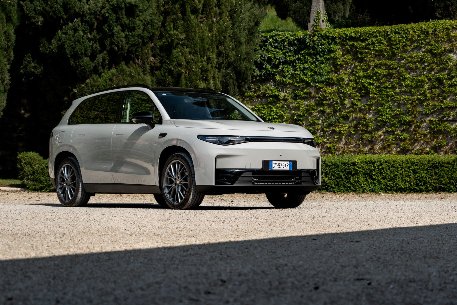 LeapMotor C10 REEV: con il range extender si fanno 1.000 km