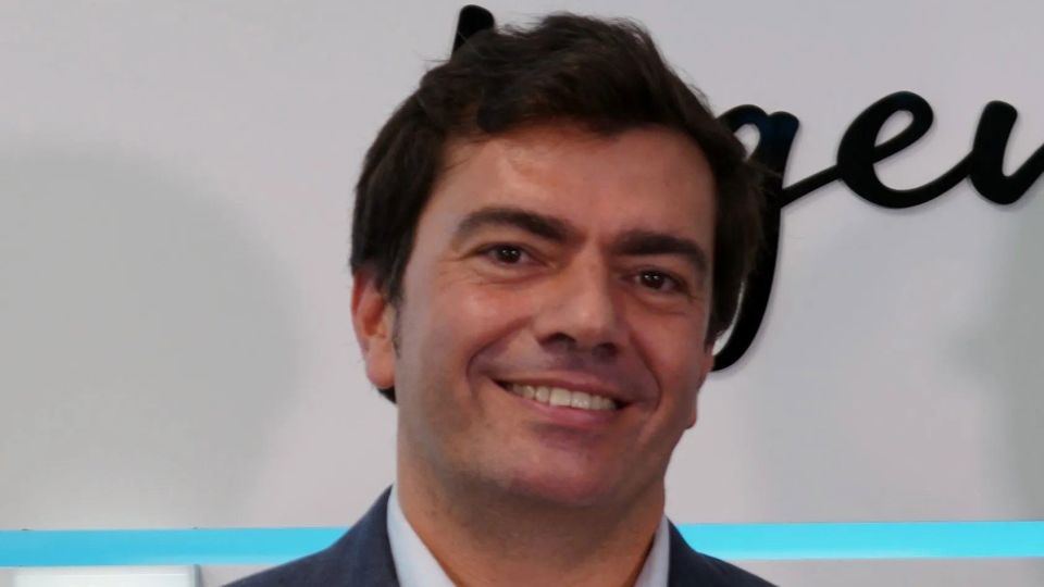 A helicopter crash left a Siemens executive, his family and their pilot ...