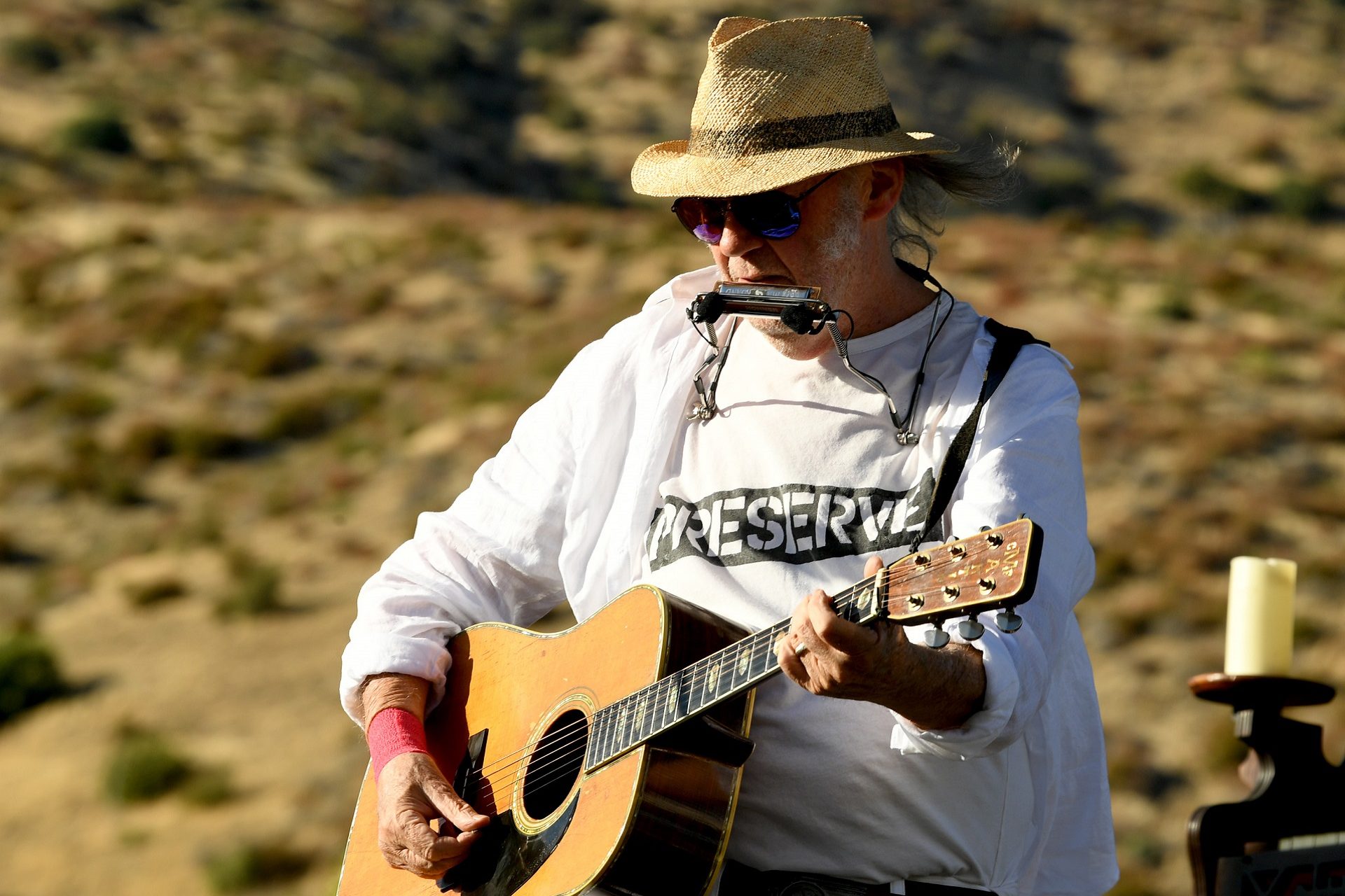 Neil Young, bientôt interdit de séjour aux États-Unis pour avoir ...