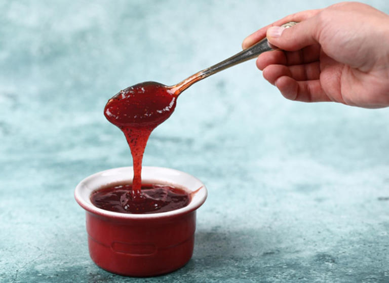 How to use very ripe strawberries in easy homemade desserts