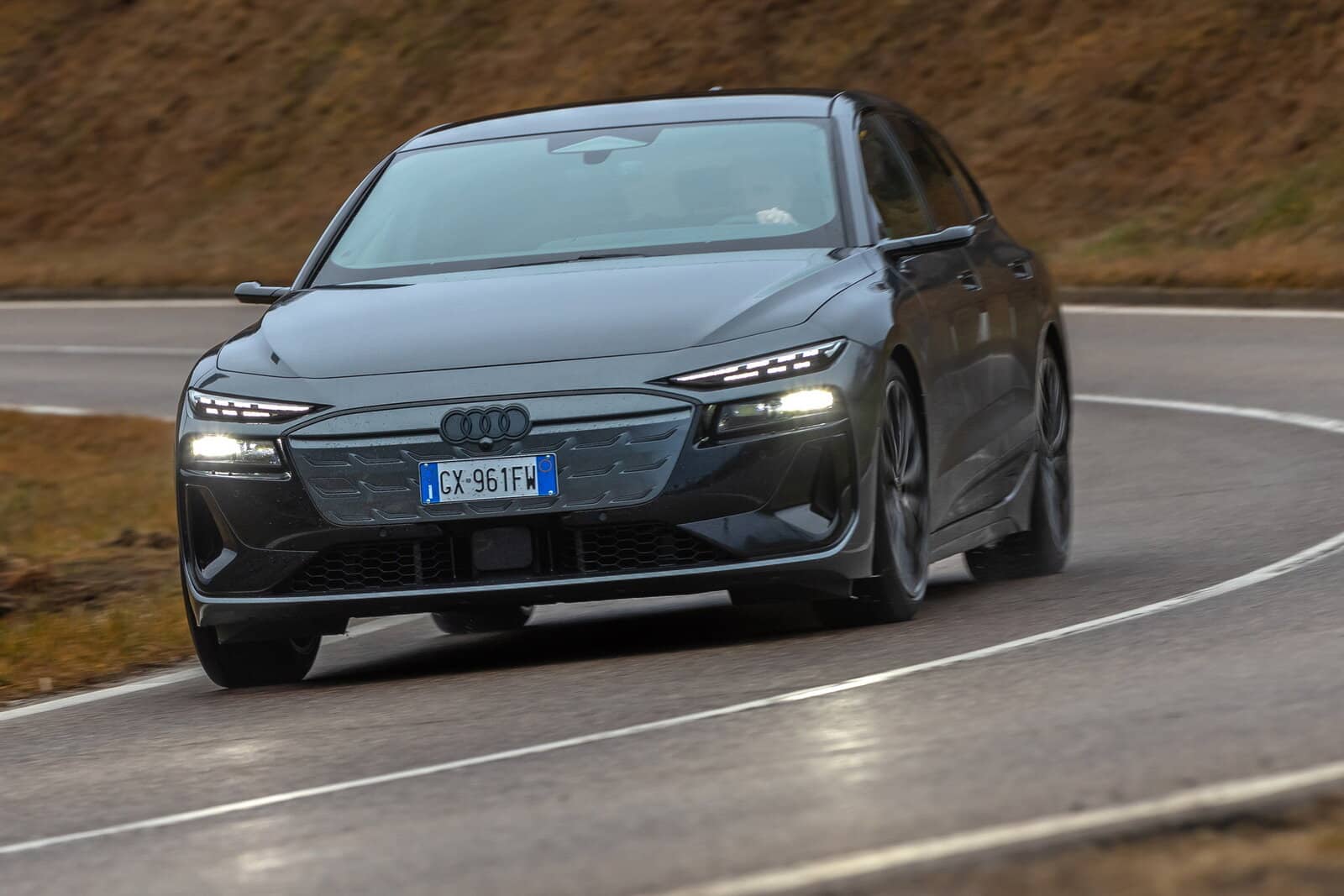 Audi A6 Avant e-tron 2025: prezzo, foto, dimensioni, allestimenti
