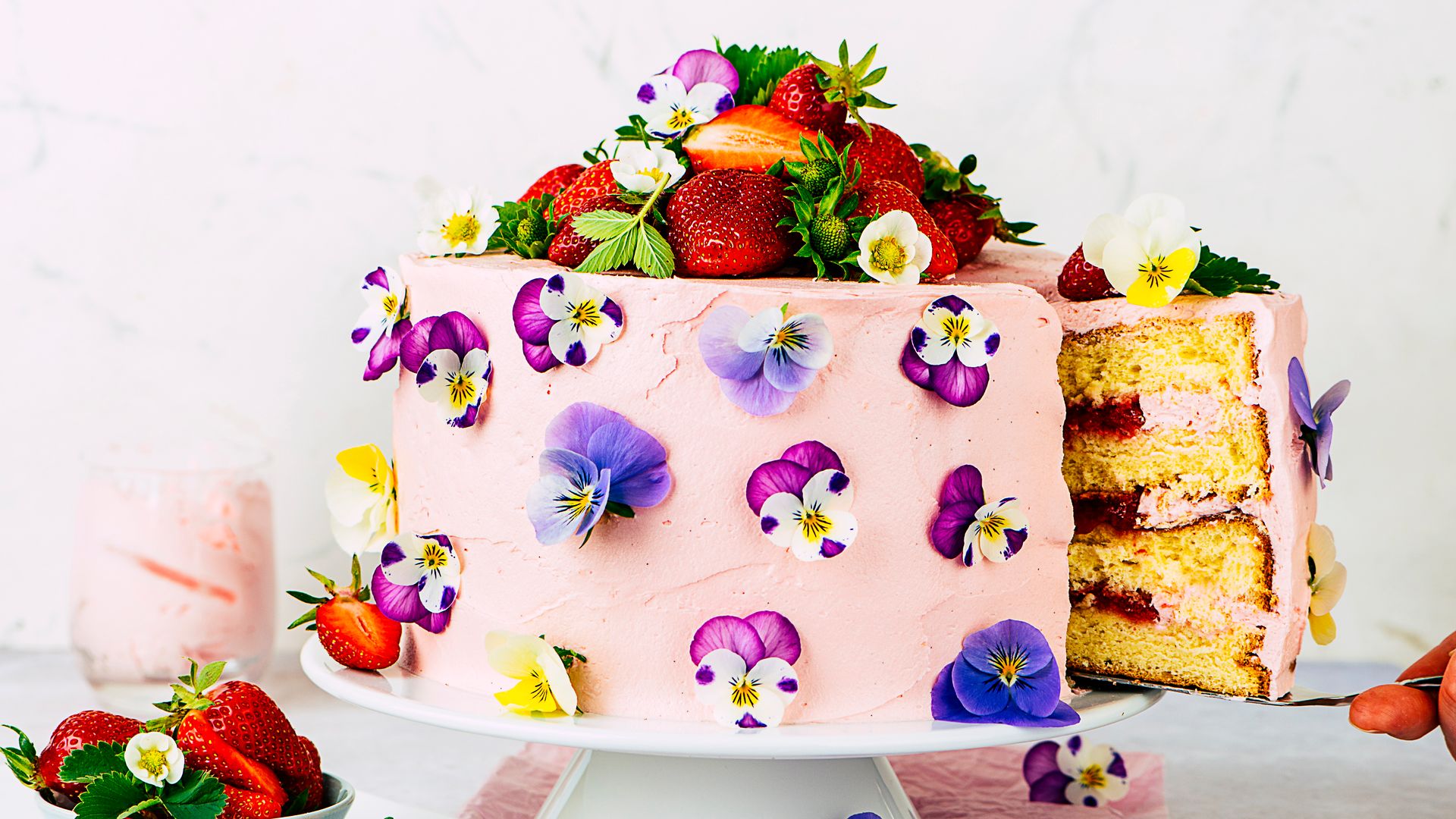 Postres primaverales: la tarta más bonita y otras recetas para endulzarte la temporada