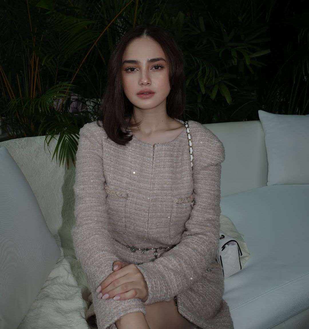 Ditemani El Rumi ke Jepang, Intip Potret Elegan Syifa Hadju Hadiri ...