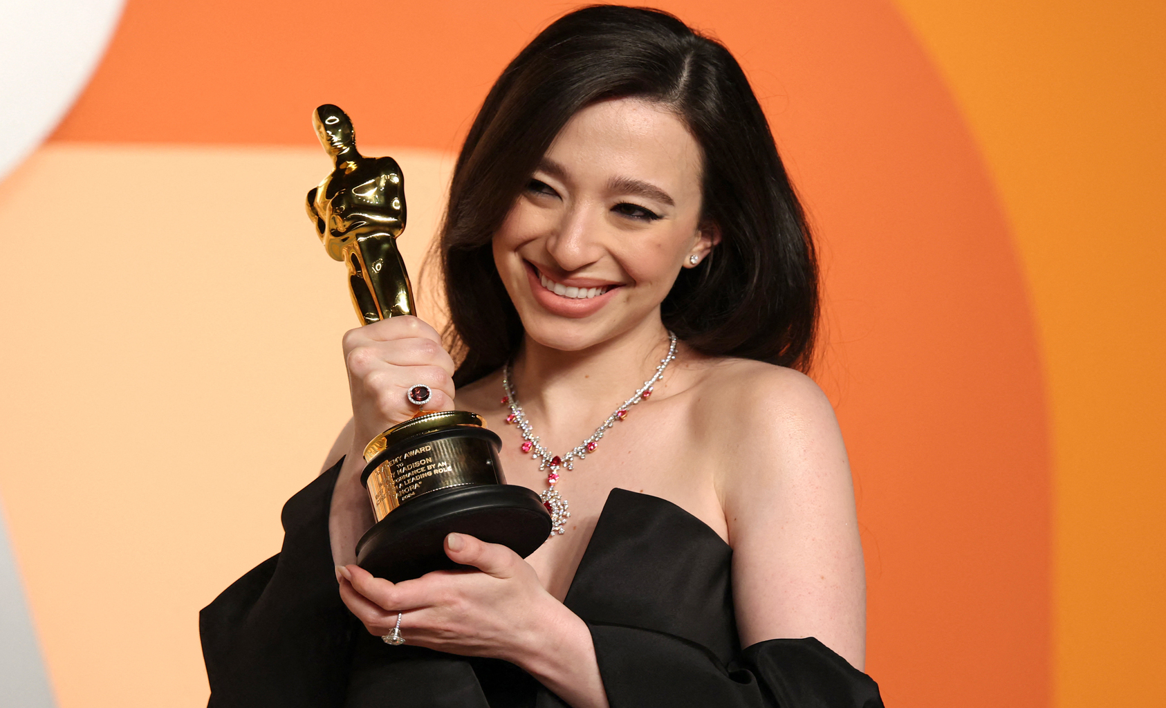Which actors took home Oscars before turning 30?