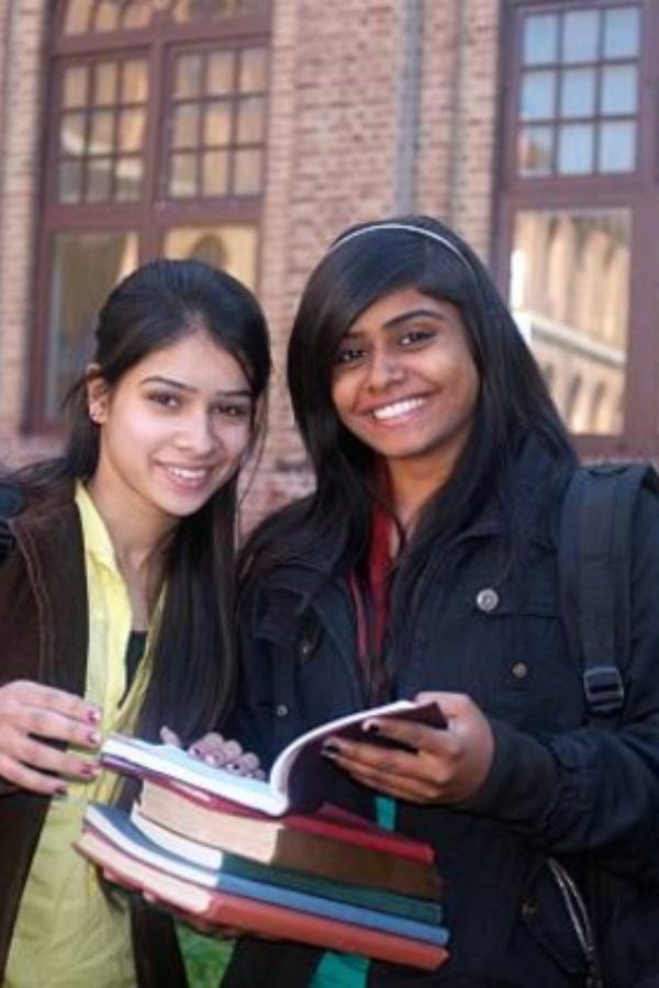 What Are the Top Colors for Graduation Dresses 2025?