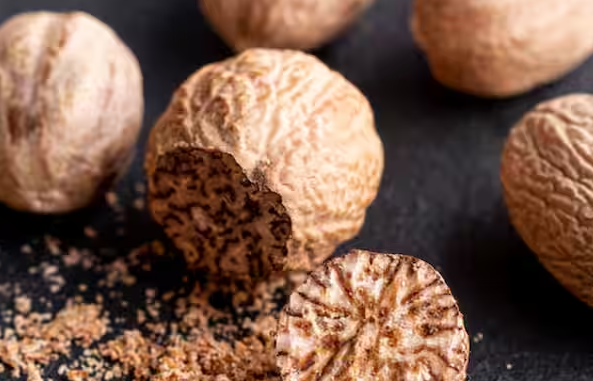 Can we eat nutmeg in summer? Know its benefits and disadvantages