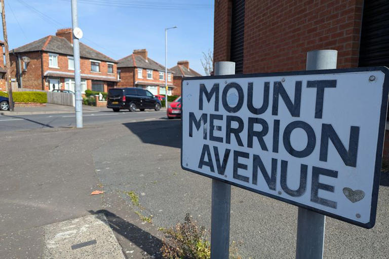 Belfast Irish street sign surveys to go ahead despite “potential ...