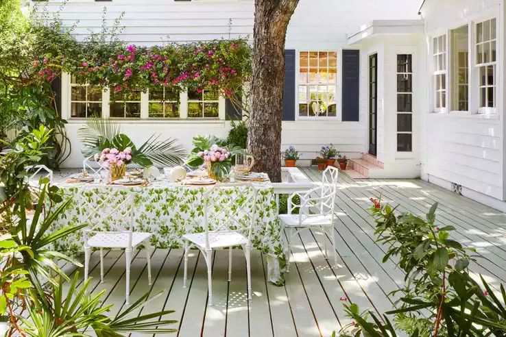 6 'Polite' Habits Hosts Actually Dislike