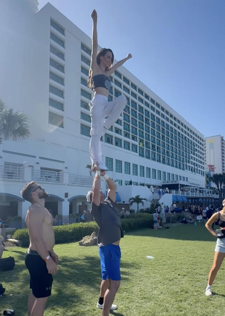 Bill Belichick’s 24-year-old girlfriend Jordon Hudson showcases cheer ...