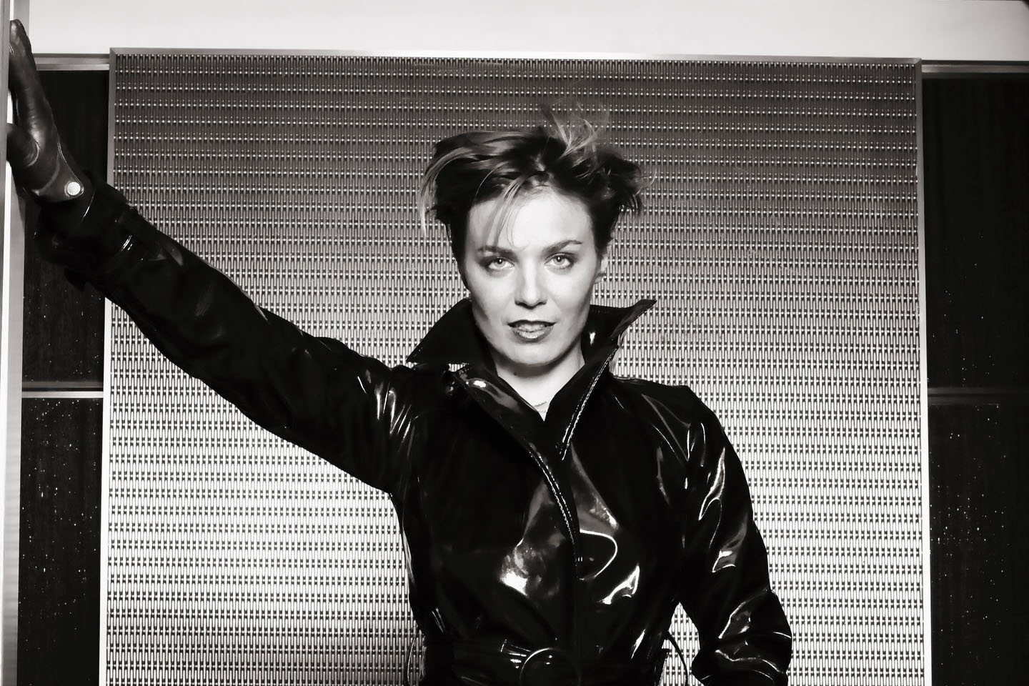 Gala: Η φωνή πίσω από το "Freed From Desire" παλεύει για τα δικαιώματα ...