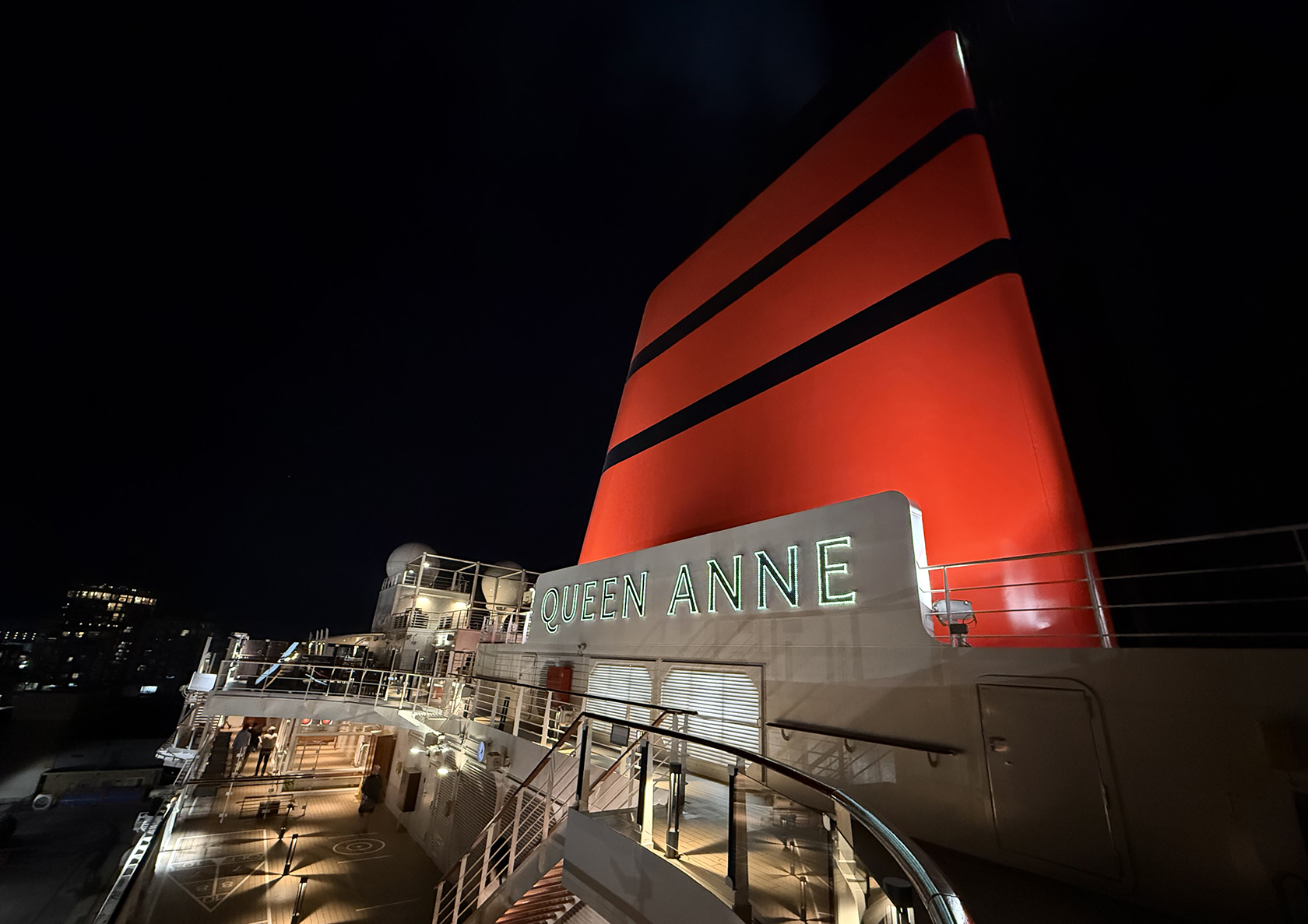 Clarendon Blues and Cunard Red: a port day on board Queen Anne in Cape ...