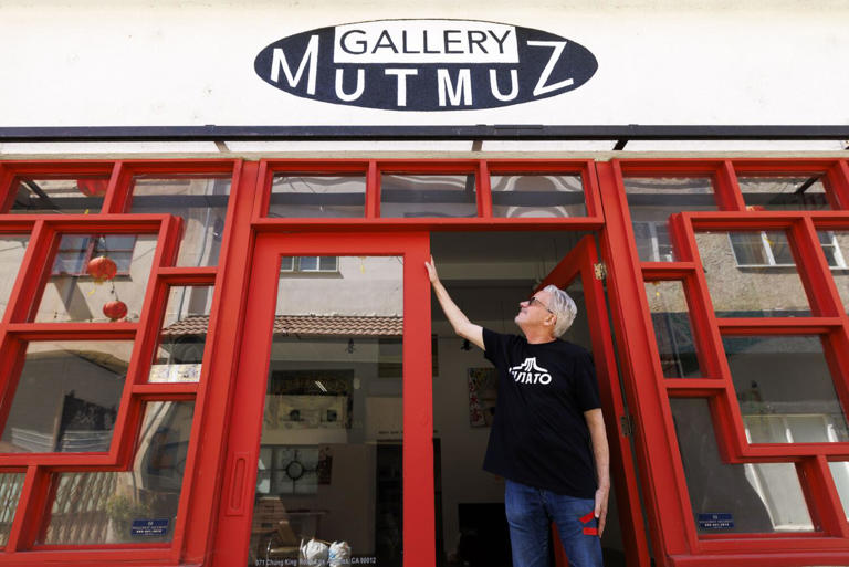 Egged on by his family, Devo's Mark Mothersbaugh finally opens MutMuz ...