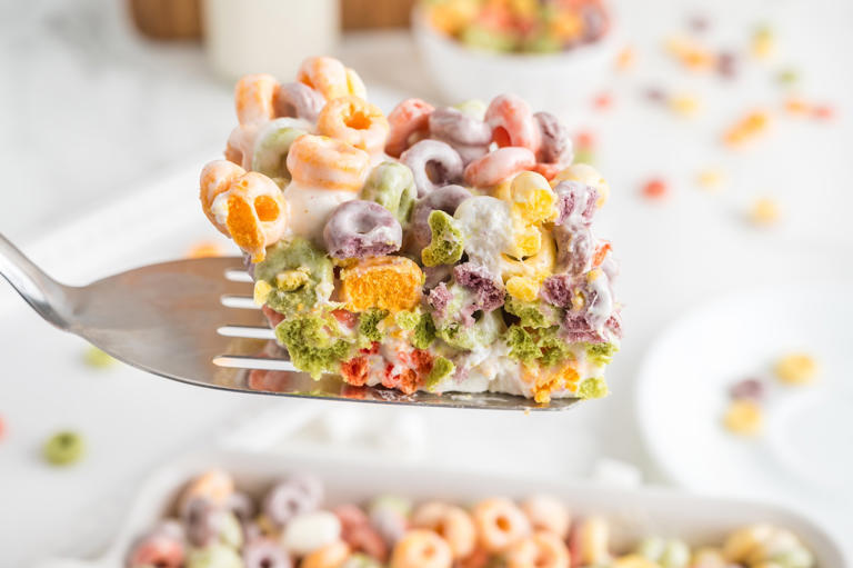 No-Bake Fruit Loop Bars for a Quick and Colorful Snack
