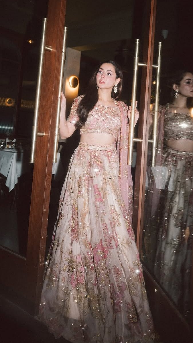 Pakistani Actress Hania Aamir Looks Dreamy In Mahima Mahajan's ₹1.4 ...