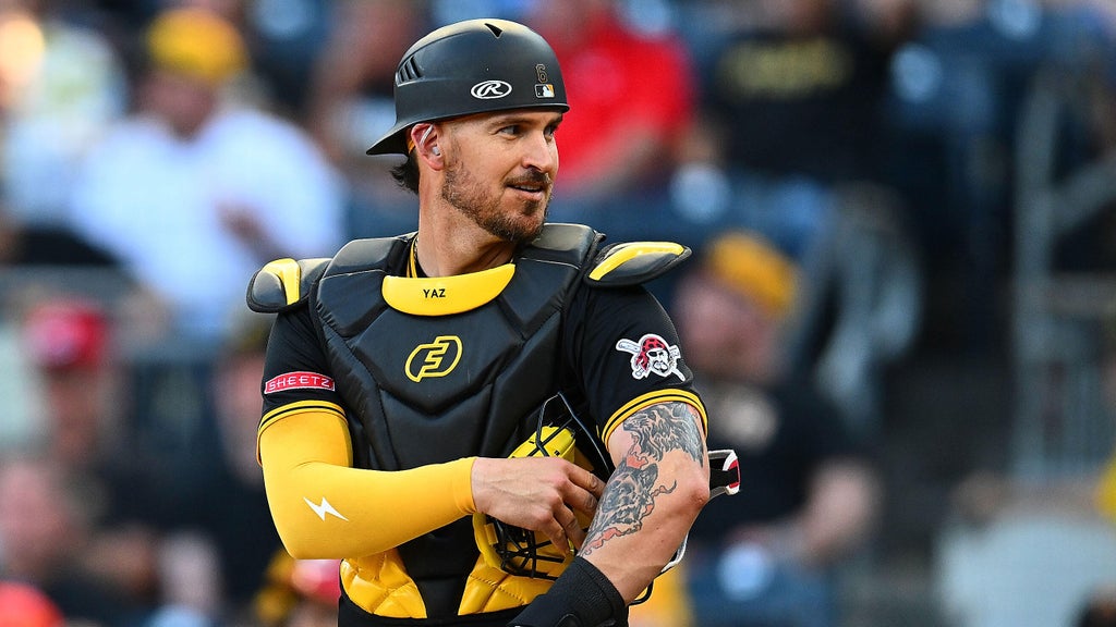 Catcher Yasmani Grandal reportedly joins Red Sox on minor-league deal