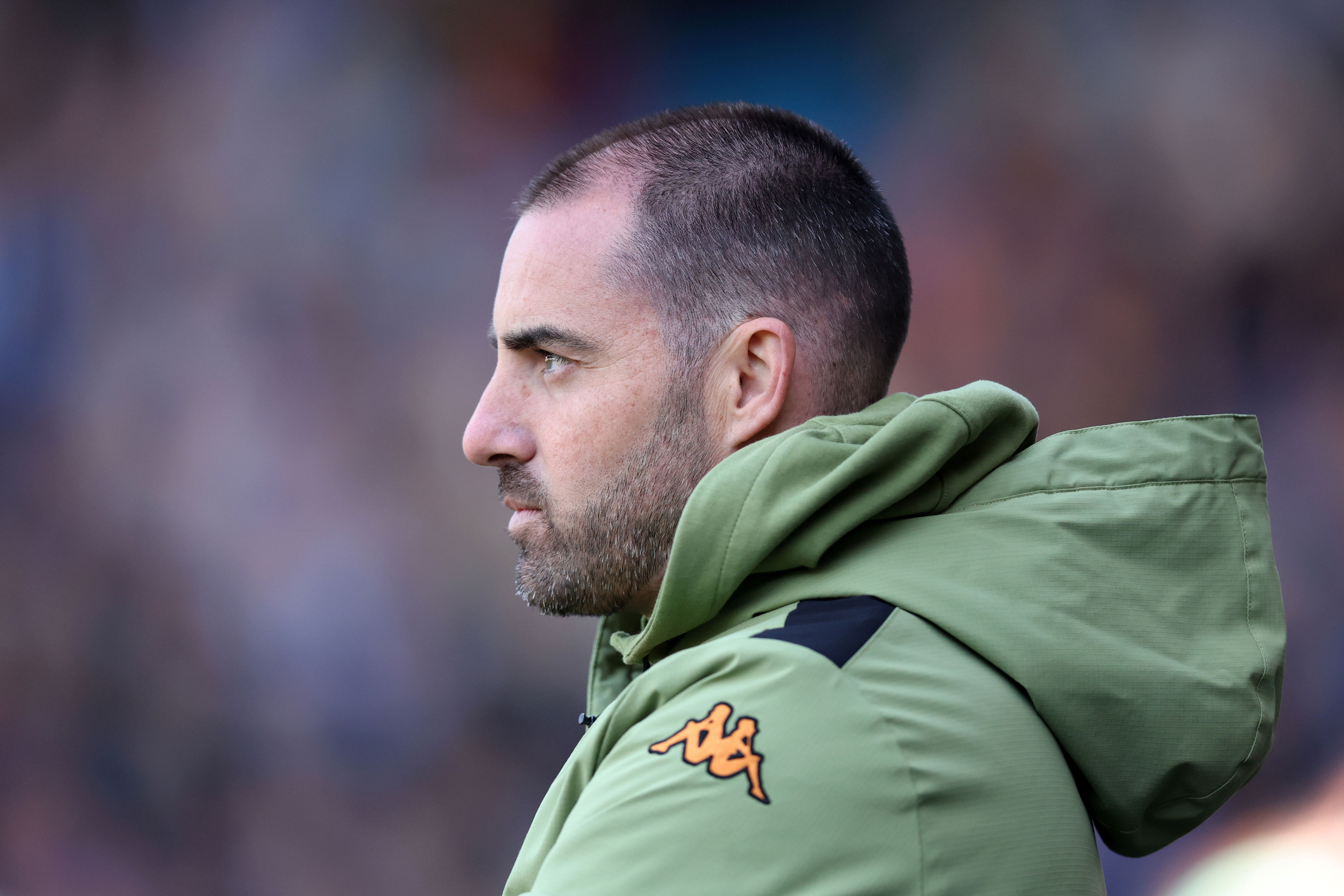 Leeds United and Hull City to 'battle' for signature of 6ft 3in ...