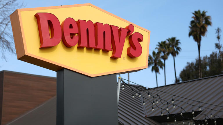 13 Signs Denny's Is Struggling To Stay In Business